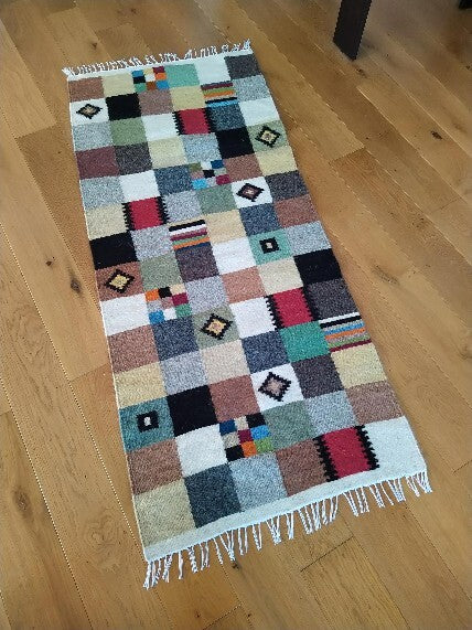 Covor din lana cu patrate multicolore si romburi - Maria Mihalachi ...