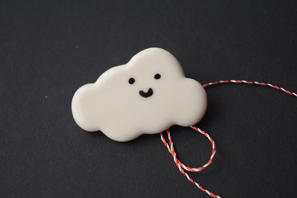 Broșă Nor zâmbăreț negru - clay-love | IARMAROC.com