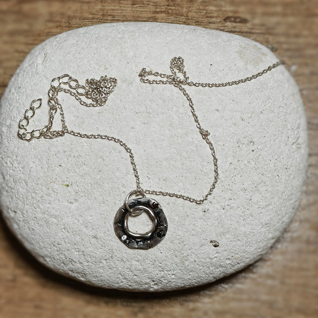 Absence Hole Chain & Pendant - KORU Concept | IARMAROC.com