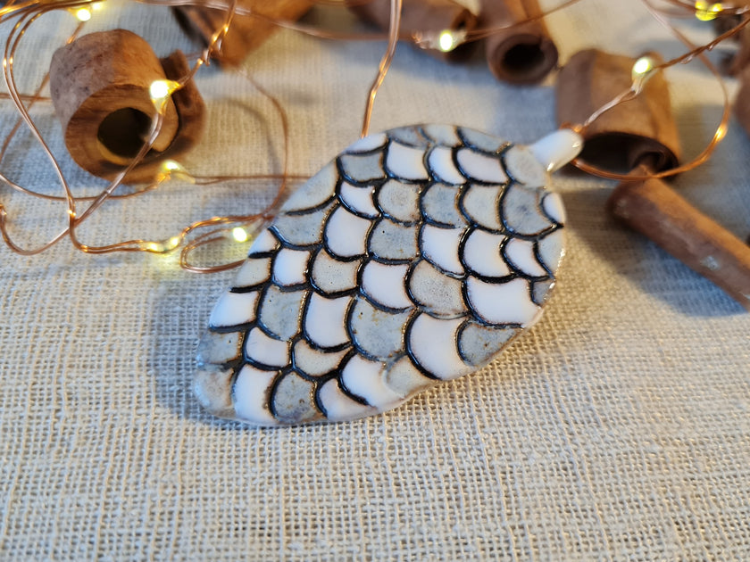 Broșă con - white collection - Corina Marina Ceramics | IARMAROC.com