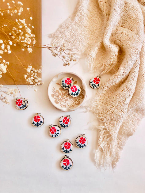 Martisor handmade cu motiv/simbol traditional romanesc TRIFOI - motifs ...