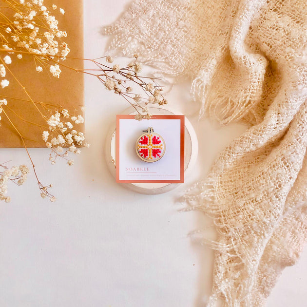 SET 10 martisoare cu motiv/simbol traditional romanesc SOARELE - motifs ...