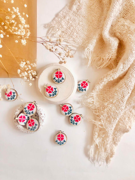 SET 10 martisoare cu motiv/simbol traditional romanesc TRIFOI - motifs ...