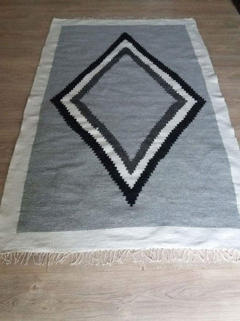 Covor cu romb în 3 culori - Covoare Tradiționale Ivănușcă | IARMAROC.com